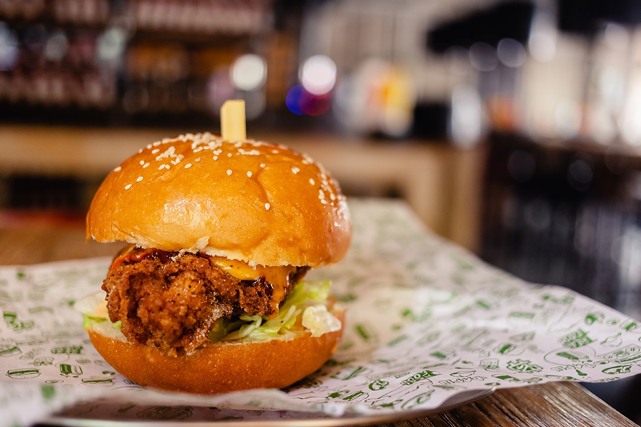 Çıtır Tavuk Burger Tarifi Nasıl Yapılır? Hazır Soslar ile Servisi | UFS ...